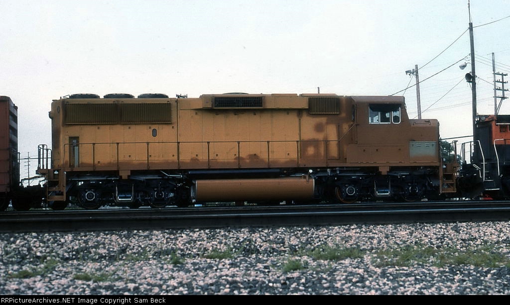 ATSF 104--New GP60M in Primer